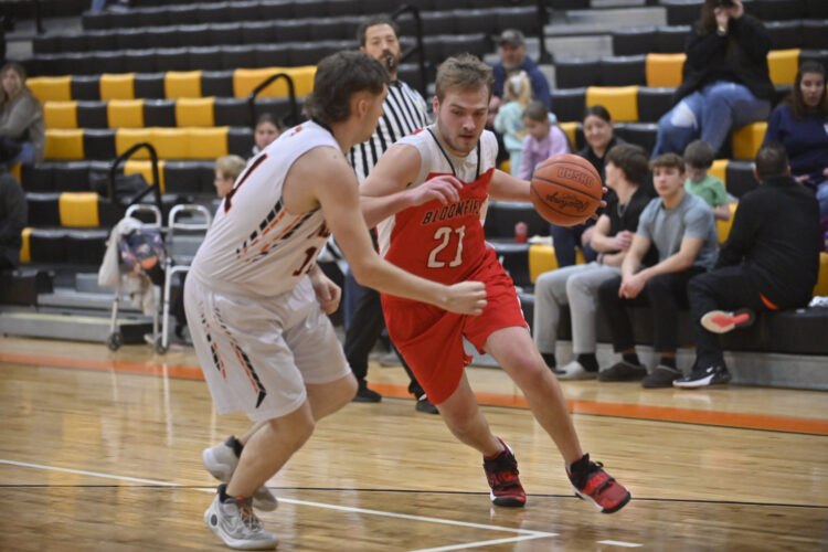 Bloomfield hoops plays role in community | News, Sports, Jobs - Tribune ...